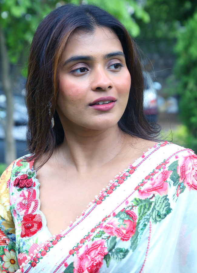 చీరకట్టులో హెబ్బా పటేల్ క్యూట్ లుక్స్.. (ఫొటోలు) | Actress Hebah Patel Viral Pics In Saree | Sakshi